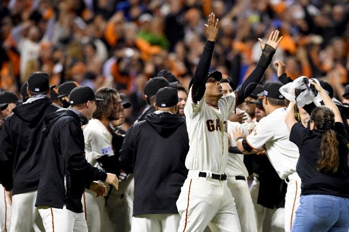 [NLCS] SF 동점 솔로 & 끝내기 쓰리런, 영상 & 화보 : MLBPARK