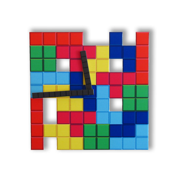 Reloj con diseño de tetris