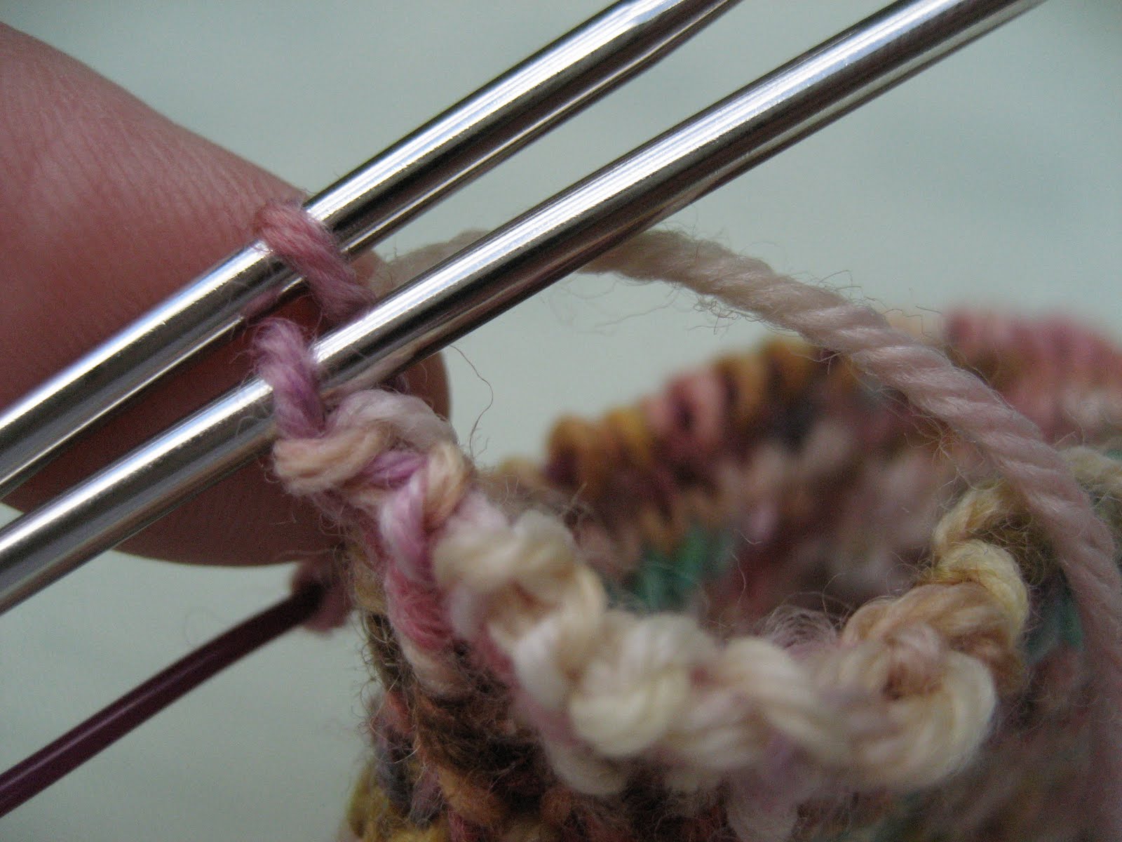 Carolyn Knits: Kitchener Stitch Bind-Off Tutorial Carolyn Knits: Kitchener Stitch Bind-Off Tutorial
