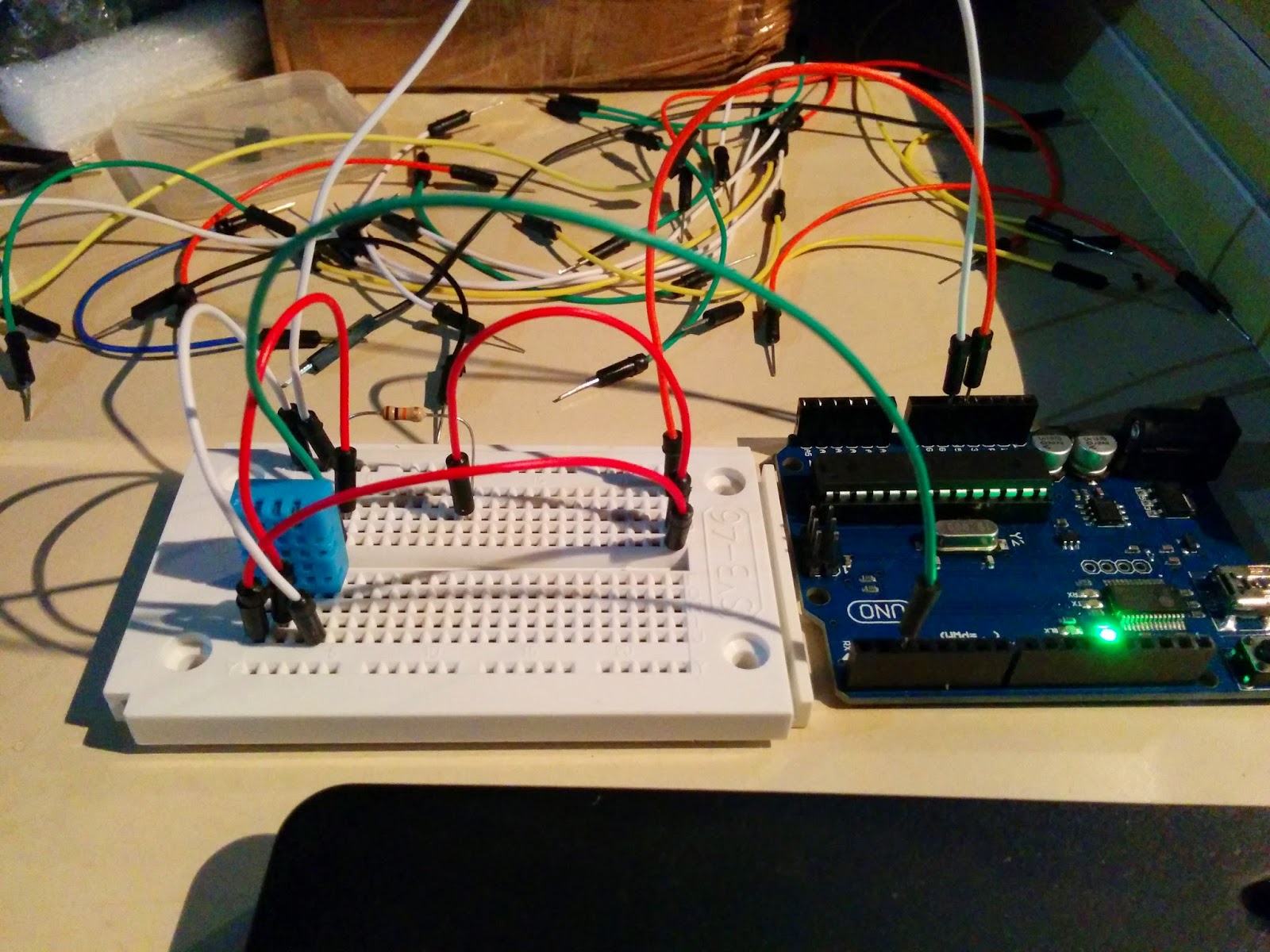 Arduino Hack: Sensor de Humidade e temperatura DHT11 Arduino Hack: Sensor de Humidade e temperatura DHT11