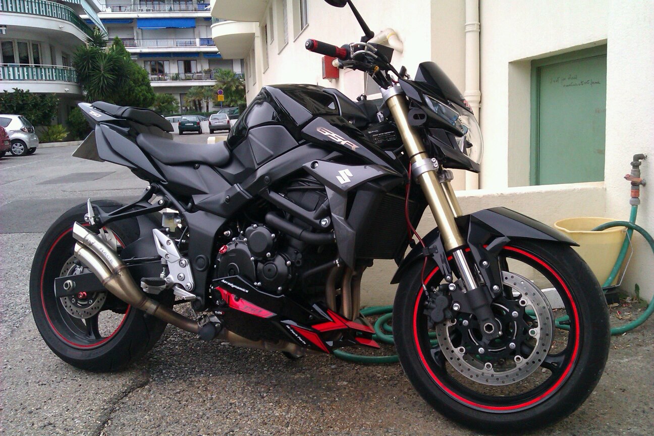 Lifestyle and enjoyment: Suzuki GSR 750 2013 Review