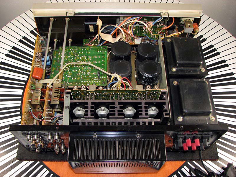 Hitachi HA-8700 - 90W на MOSFET транзисторах в Московском магазине винтажной аудиотехники VinPlaza™