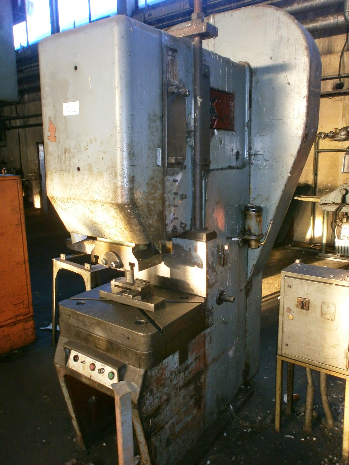 Polovne mašine za obradu metala: Ekscentar presa 63t