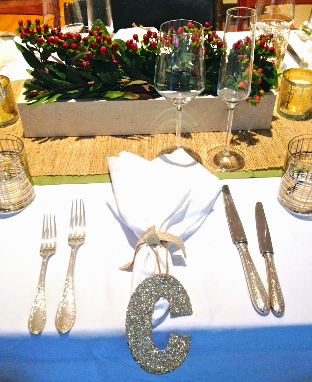 HOLIDAY TABLE SETTING COCOCOZY holiday-table-setting-cococozy