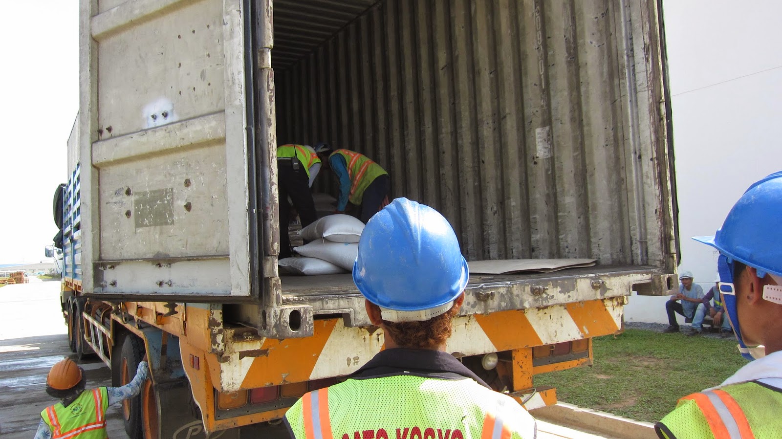 BK Freight Logistics: Experience Warehouse & Distribution