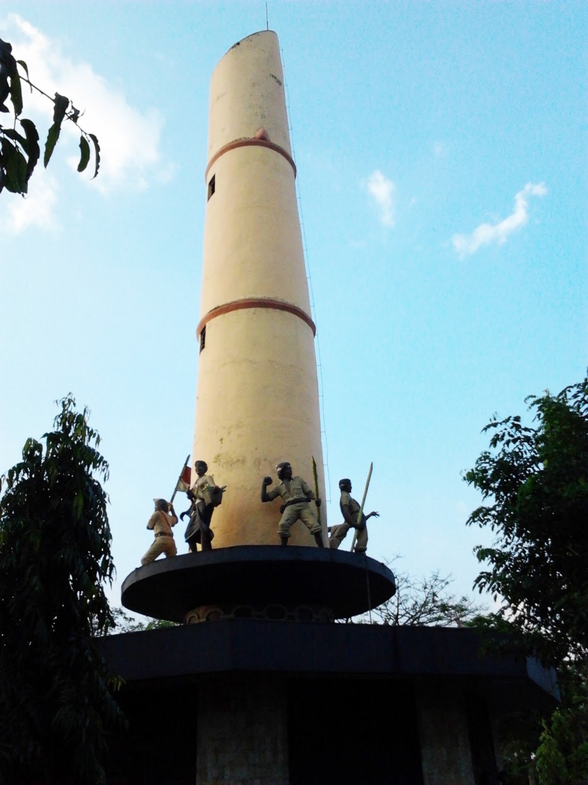 Wisata Nananda: MONUMEN BAMBU RUNCING Wisata Nananda: MONUMEN BAMBU RUNCING
