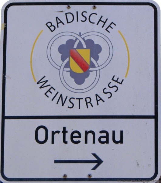 Italianizzato: Badische Weinstrasse na miesiąc przed winobraniem Italianizzato: Badische Weinstrasse na miesiąc przed winobraniem