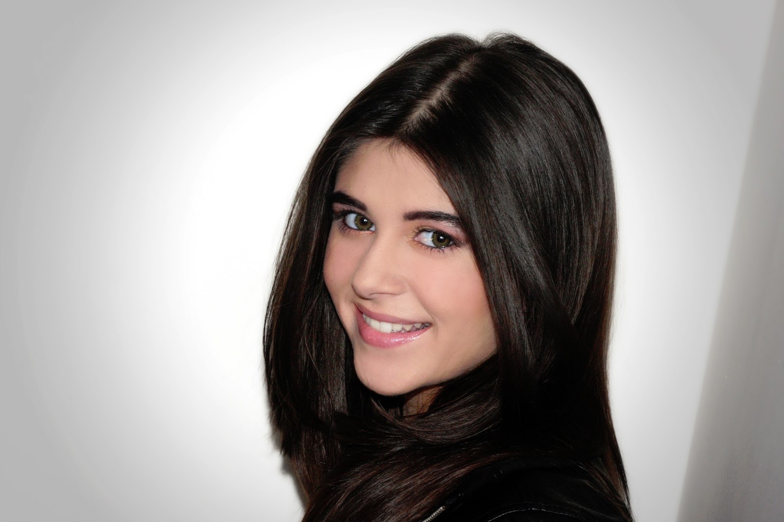 RCN America CA: Musician Spotlight: Singer Elizabeth Elias RCN America CA: Musician Spotlight: Singer Elizabeth Elias