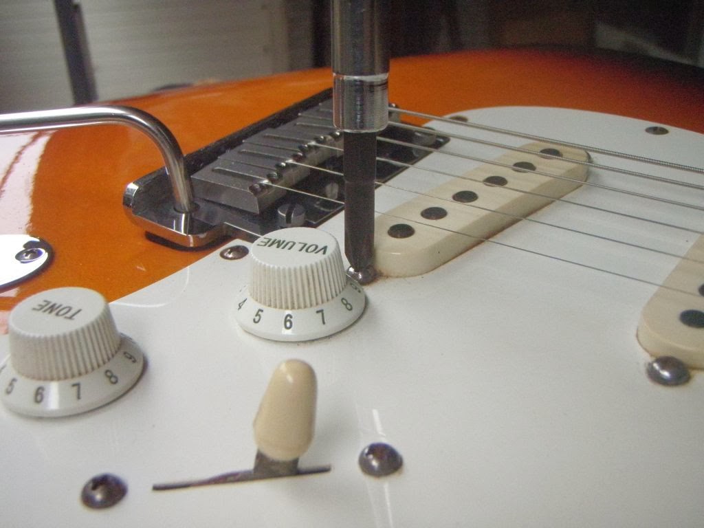 Fender Stratocaster Pickup Height Adjustment And Specifications DIY fender-stratocaster-pickup-height-adjustment-and-specifications-diy