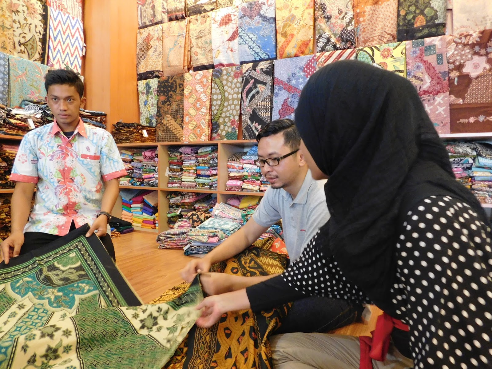 Wisata Batik di Kampung Batik Laweyan Solo - JurnaLand Wisata Batik di Kampung Batik Laweyan Solo - JurnaLand