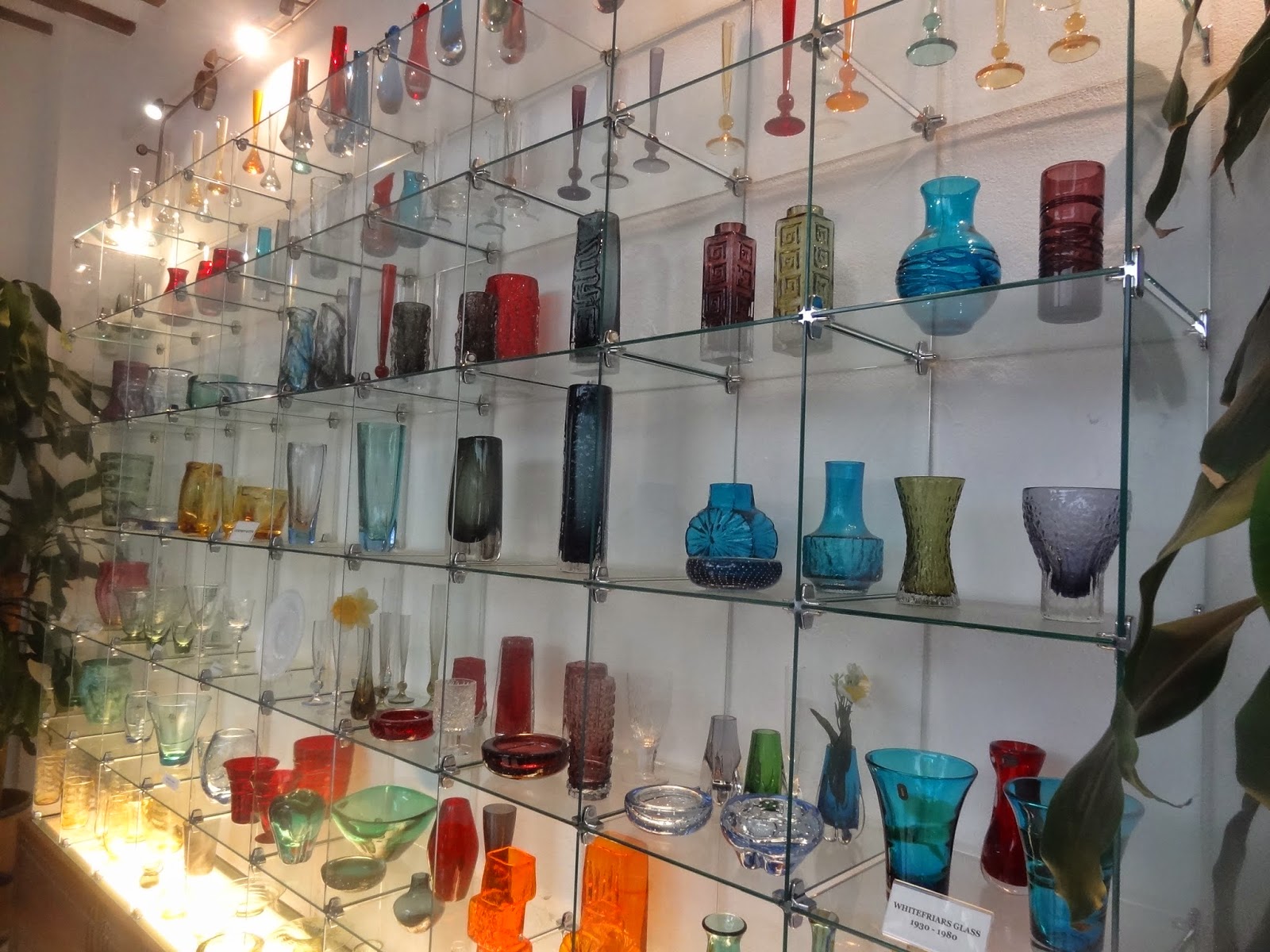 Mosaicos : 2.344.- Colección de piezas de cristalería. Museo del Vidrio, Málaga.