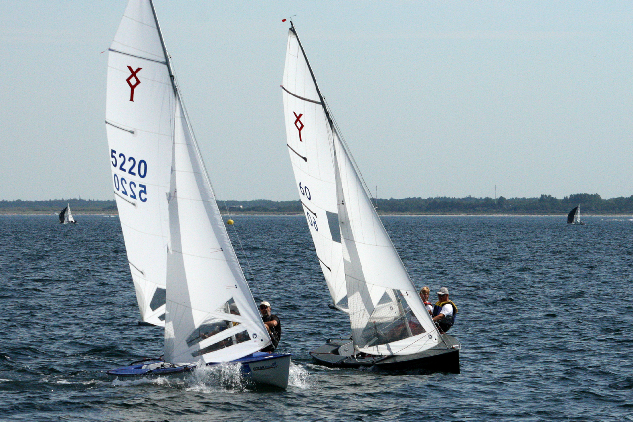 Rostock Sailing: Wenig Wind vor viel Kulisse: Warnemünde Cup 2012 für Ixylon und Skiff Open