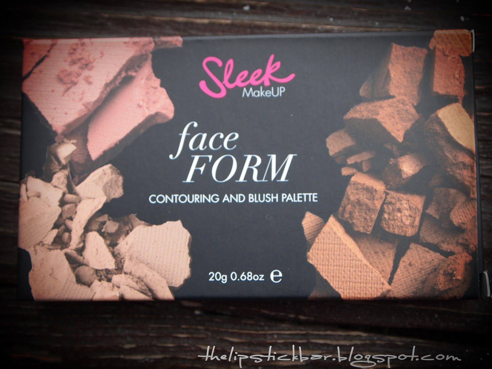 SLEEK FACE FORM-LIGHT - The Lipstick Bar