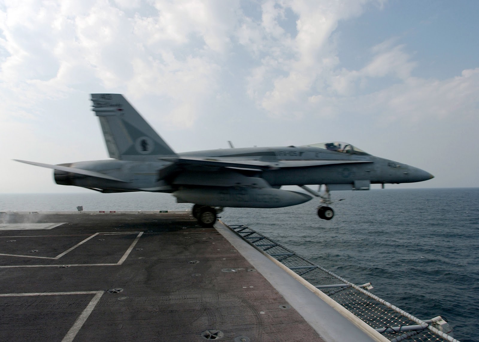 United States Navy F-18 Hornet - अरे यायावर रहेगा याद? United States Navy F-18 Hornet - अरे यायावर रहेगा याद?