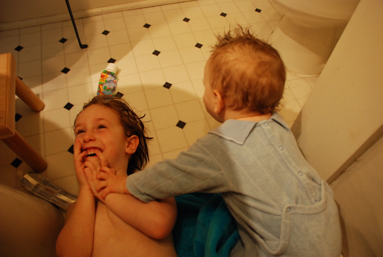 bleisenblog: sorry no filter or editing today...enjoy bath time, butt flaps, and faux hawks