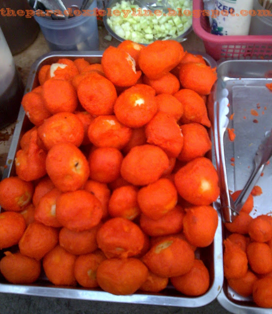 A Taste of Kwek Kwek, Isaw and Other Pinoy Street Foods |Filipino Sojourner