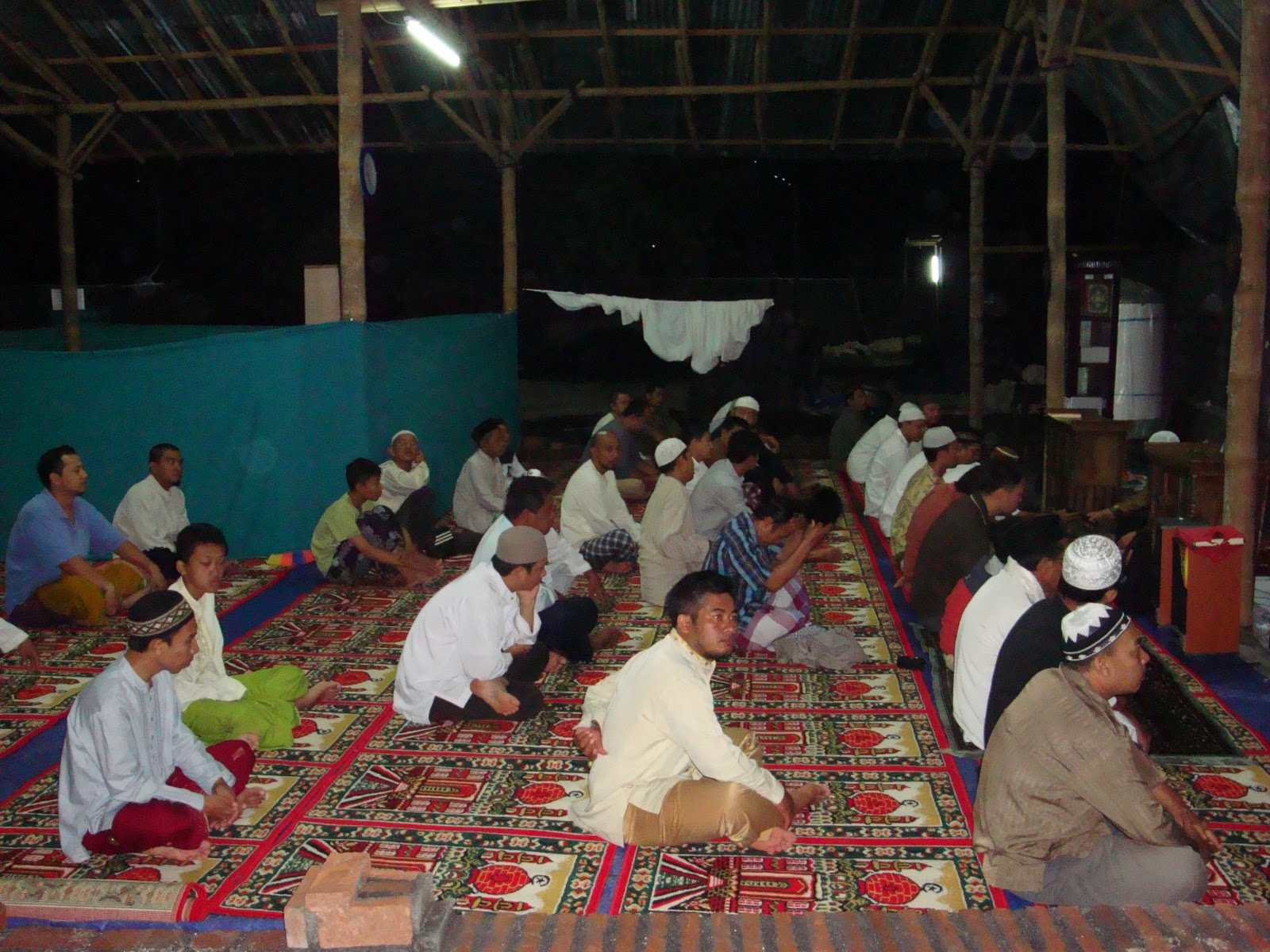 Kegiatan: Sholat Subuh Berjamaah Kegiatan: Sholat Subuh Berjamaah