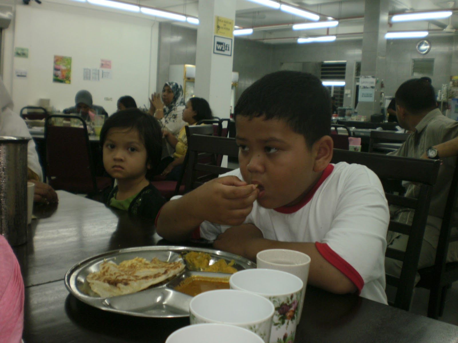Ummu Ammar: 10 Tips Menangani Anak Yang Kuat Makan Ummu Ammar: 10 Tips Menangani Anak Yang Kuat Makan
