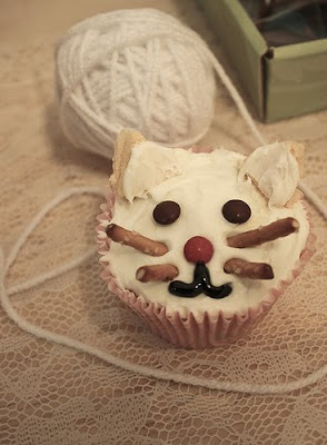 Catsparella: Cats and Cupcakes