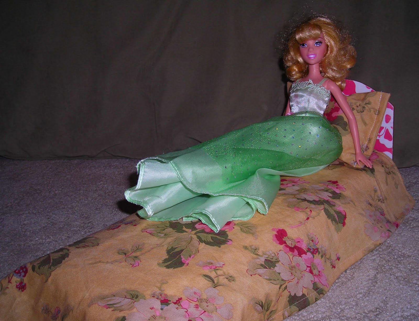 I Do Get Crafty Once In A While How To Make A Barbie Bed Tutorial i-do-get-crafty-once-in-a-while-how-to-make-a-barbie-bed-tutorial