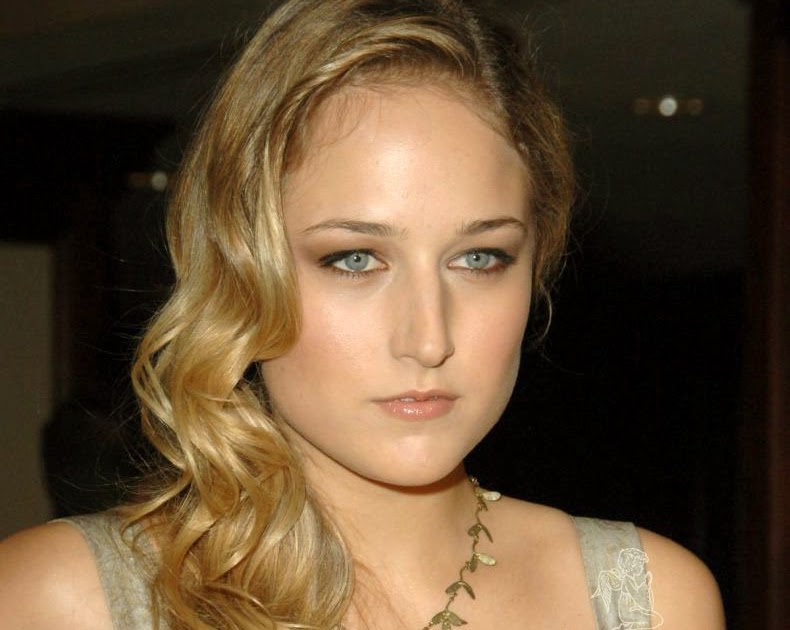 Hot Actress Wallpapers-Leelee Sobieski | Moon to Moon Hot Actress Wallpapers-Leelee Sobieski | Moon to Moon