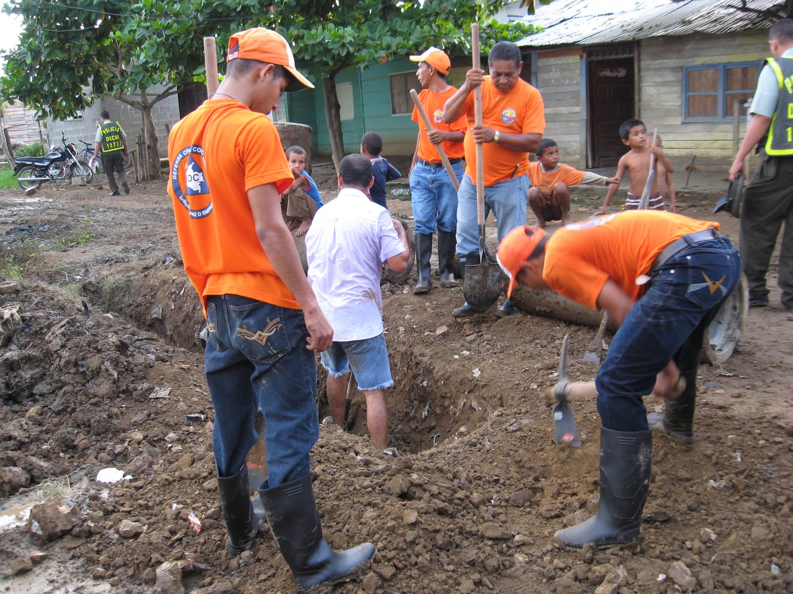 DEFENSA CIVIL COLOMBIANA Seccional Córdoba: TRABAJANDO POR LA COMUNIDAD