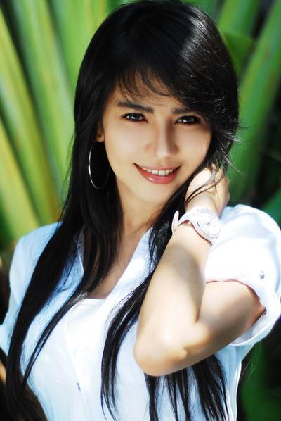 Desy Florita Bugil-Indonesian Artist