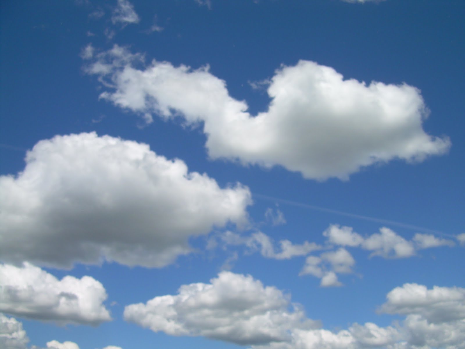 Cielo con nubes blancas - Imagui