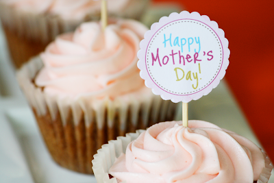 Edible Moments: Mothers Day Cupcakes and Free DIY Cupcake Toppers!