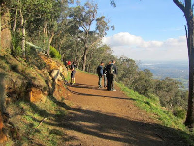 TRACKS, TRAILS AND COASTS NEAR MELBOURNE : Bourke's Lookout - Mt Dandenong