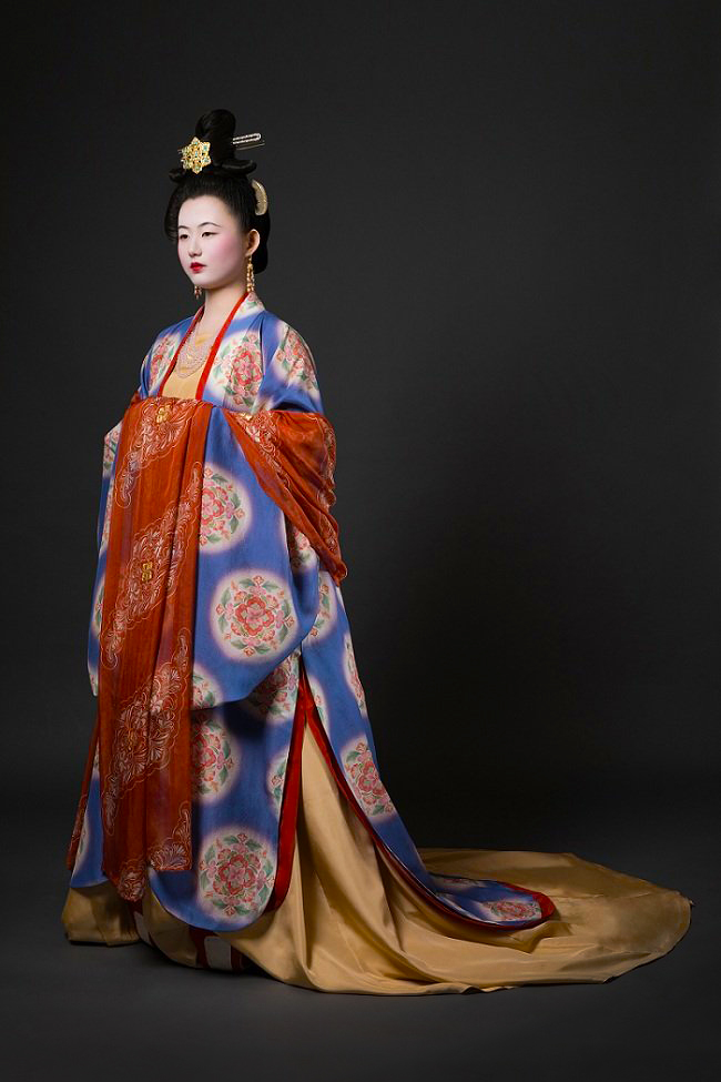 Late Tang Dynasty Lady in Blue Silk: 唐末, 五代十国女士