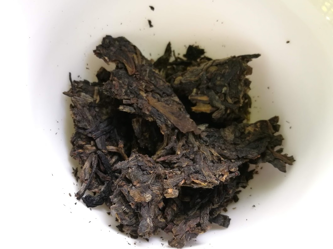 Tea in the ancient world: 2011 Xiaguan FT sheng cake and 2007 Tulin ...