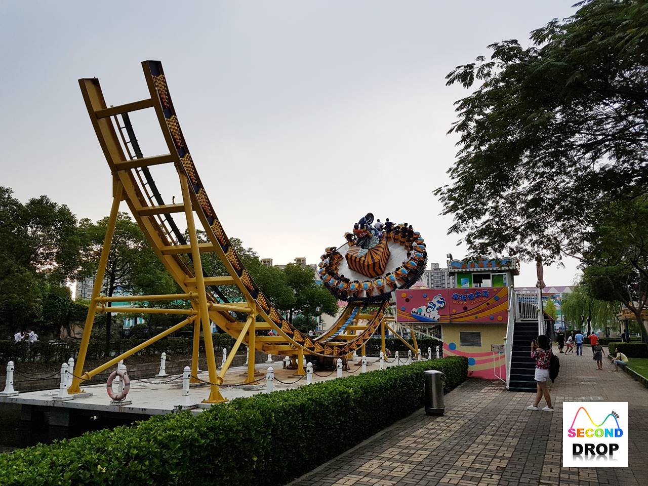 Second Drop Attractions: Jinjiang Action Park: the RCT3 theme park!