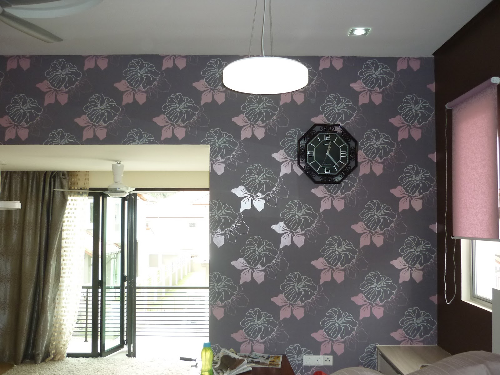 KOMBINASI FLORAL PINK GREY DAN HITAM PENUHI RUANG BILIK TIDUR | BAITI ...