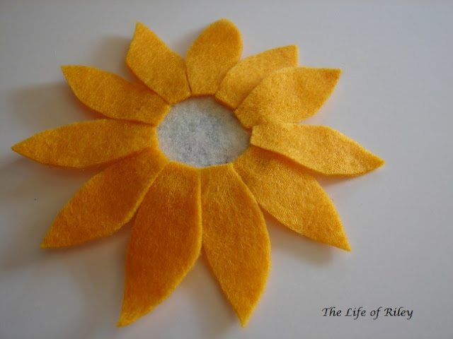 The Life of Riley: Felt Sunflowers Tutorial