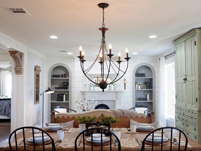 Fixer Upper Carriage House Tour - Michaela Noelle Designs