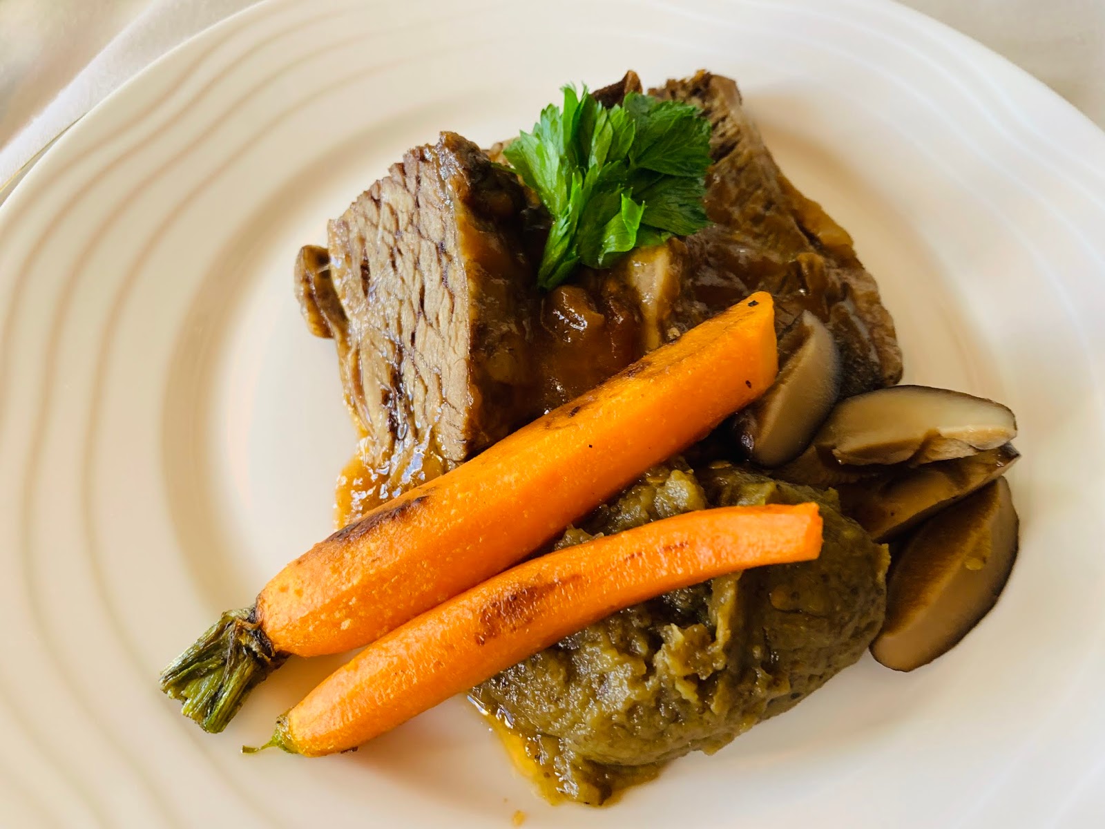 Review: Emirates EK417 First Class Boeing 777-300ER Sydney to Dubai ...