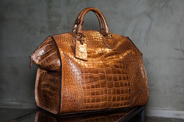 La Vie C'est Chic: ABOUT_Bertoni Leather Heritage