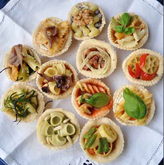 Easy Food Recipes and Cooking: Pizza tartlets stuffed with vegetable pasta