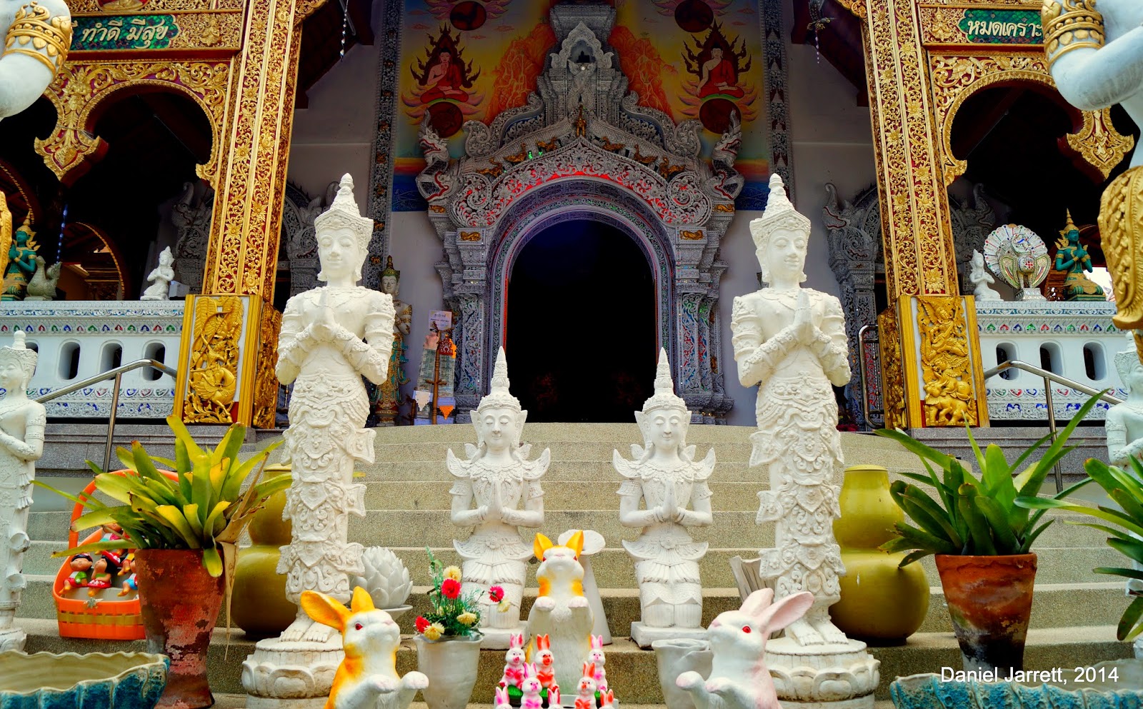 Wat Loi Kroh / Wat Roi Kroh | Temples, Towers, and Tastebuds - A South ...