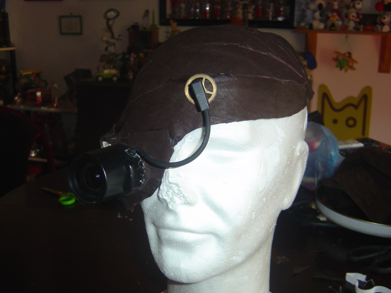 détail de fabrication de maquette star wars et d'objet steampunk : demi ...