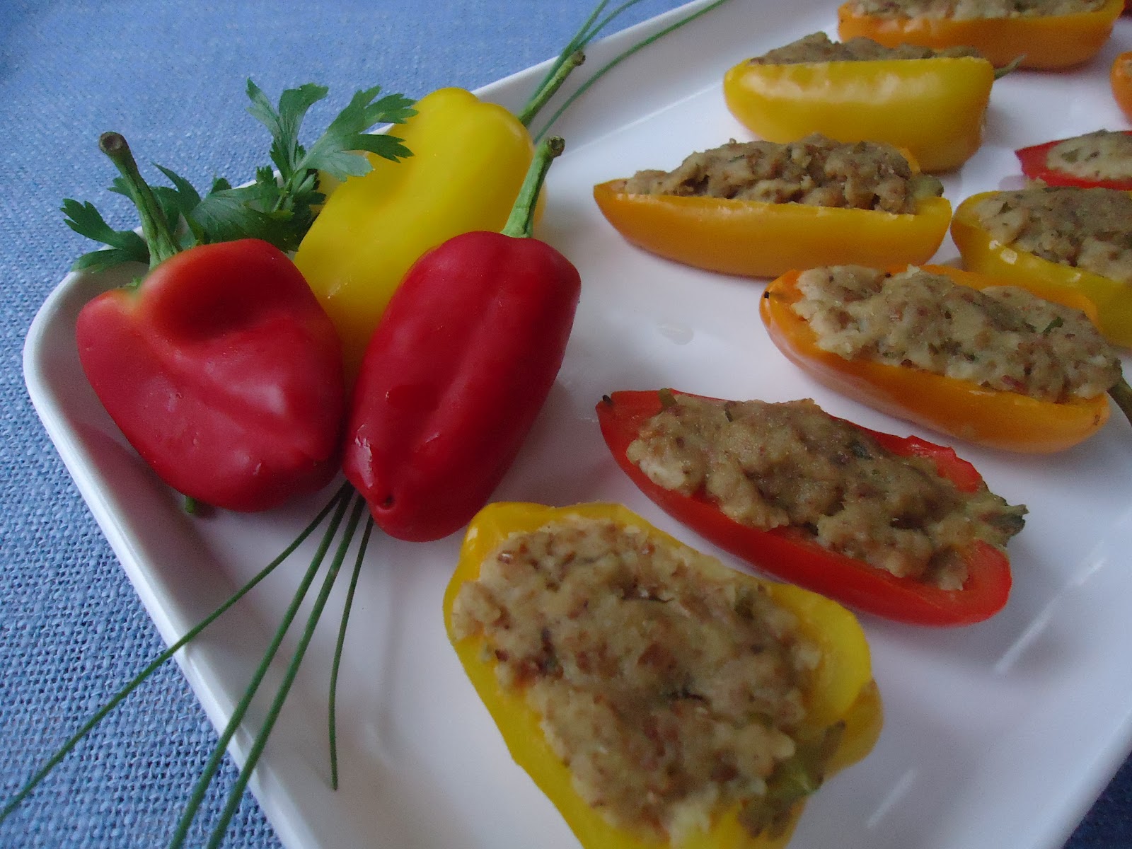 Peperoncini ripieni di tonno cotti a vapore