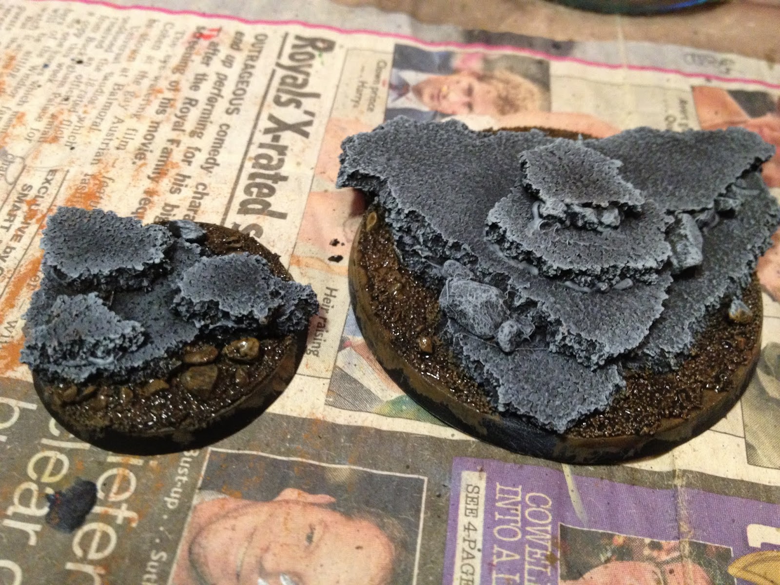 Master of a Thousand Things: Warhammer Scenery - Rocky Bases
