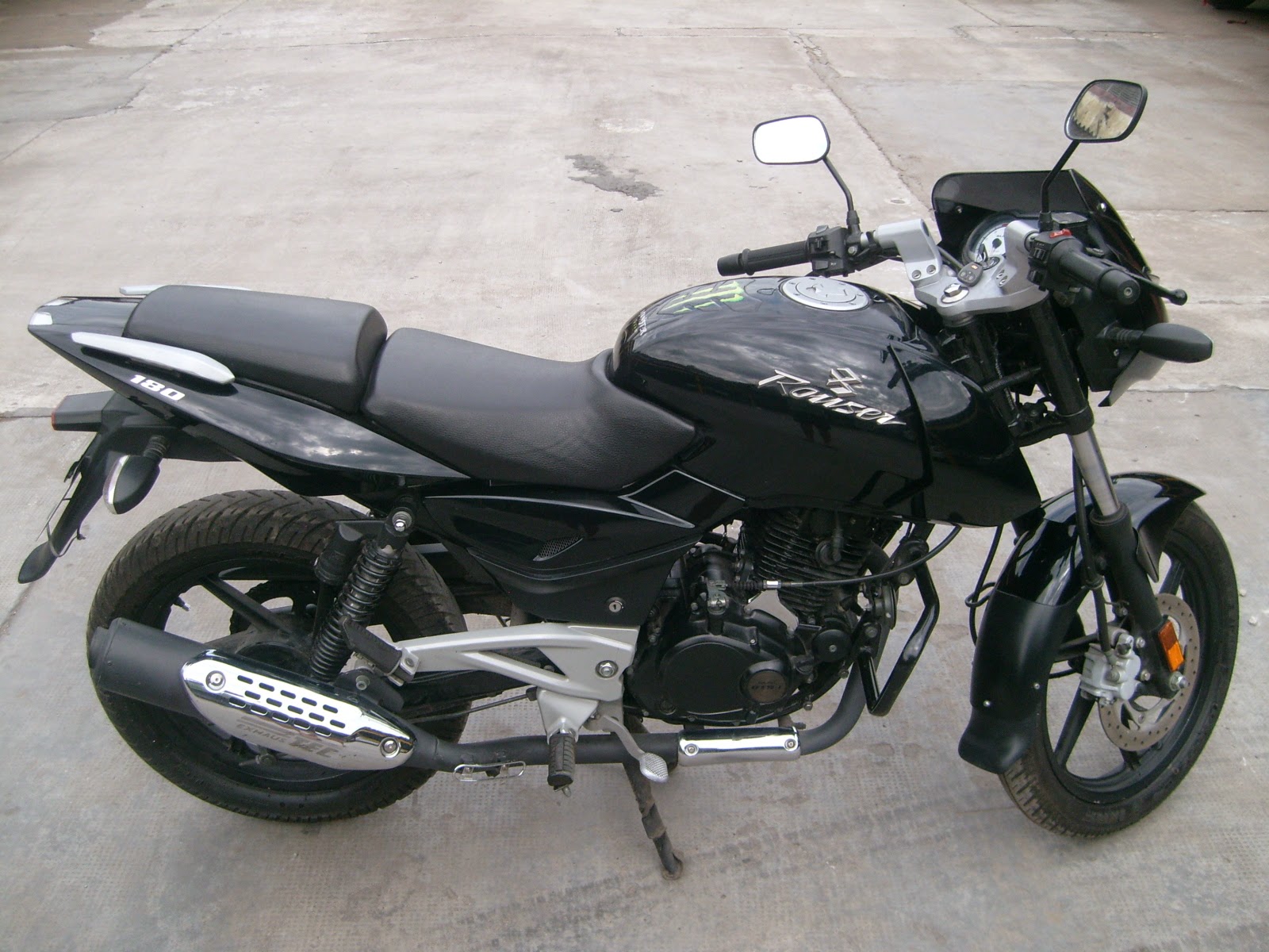 Todo sobre motos: Galería: Bajaj Rouser 180