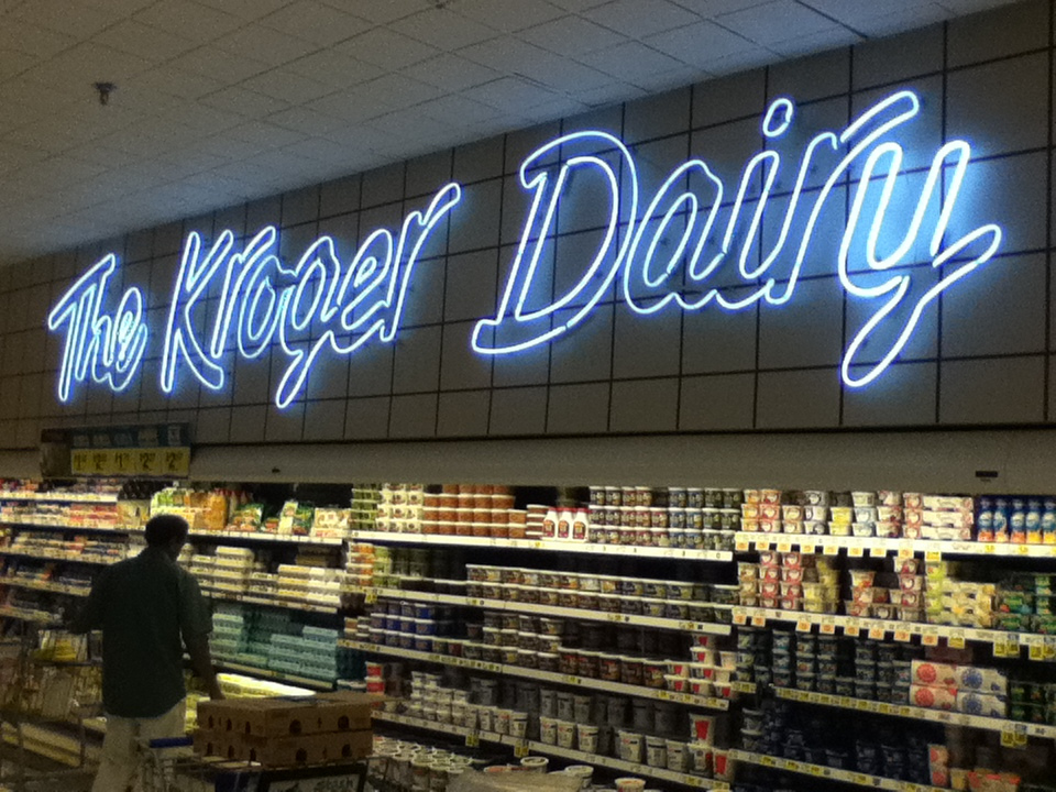 The Mid-South Retail Blog: Kroger Neon and Wannabe Neon Décor