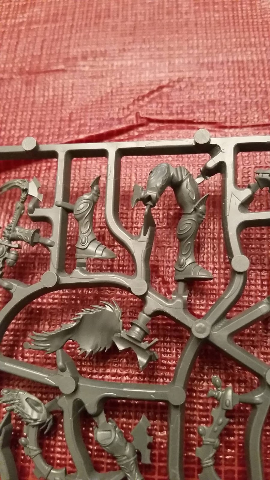 Eldar Triumvirate Box Set Rules and Sprues - Faeit 212