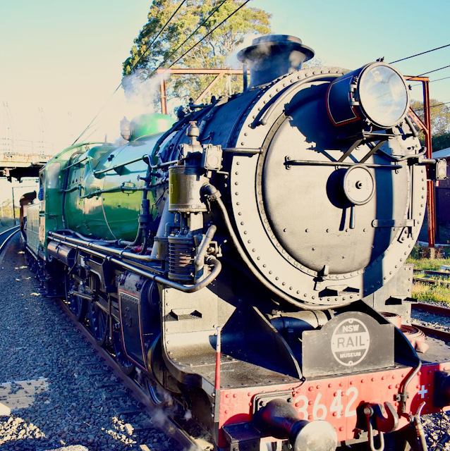 NSW RADIO AND COMMUNICATIONS - by Michael Bailey: 4204 & 3642 ...