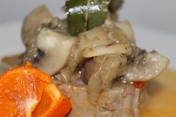 Cocina creativa: Muchacho asado en salsa de mandarina y champiñones