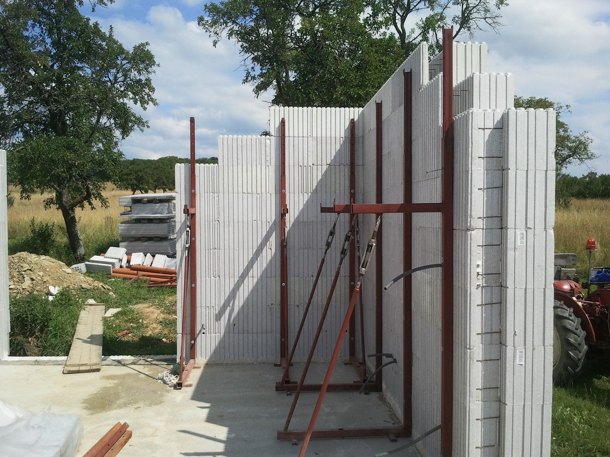 CONSTRUCTION EUROMAC2 2012: 28 SUITE DU MONTAGE DES MURS