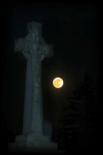 Taphophile Corner: the Cemetery Moon...